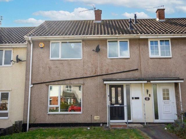 Newnham Place, Patchway, Bristol. 4 bed terraced house to rent £2,150 pcm £496 pw