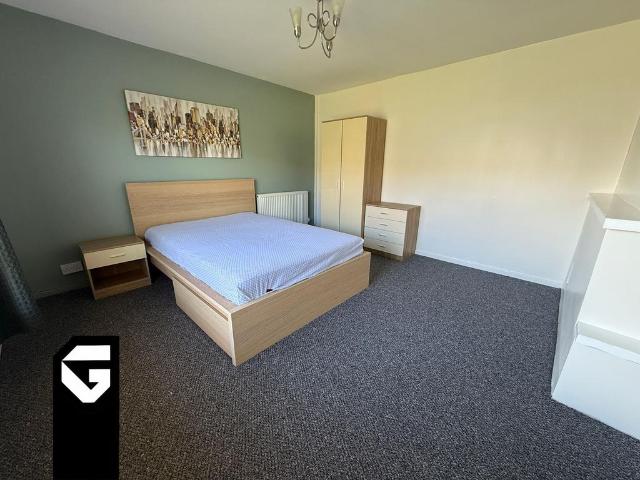 Newnham Place 4 bed semi detached house to rent £2,100 pcm £485 pw