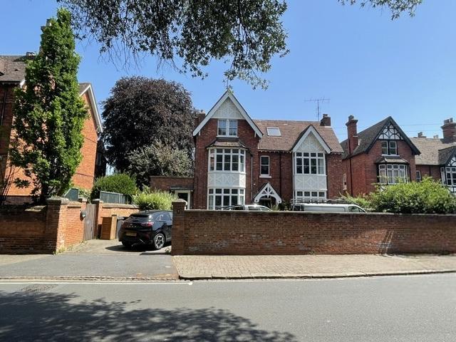 Newnham Road, MK40 3 bed apartment to rent £1,700 pcm £392 pw