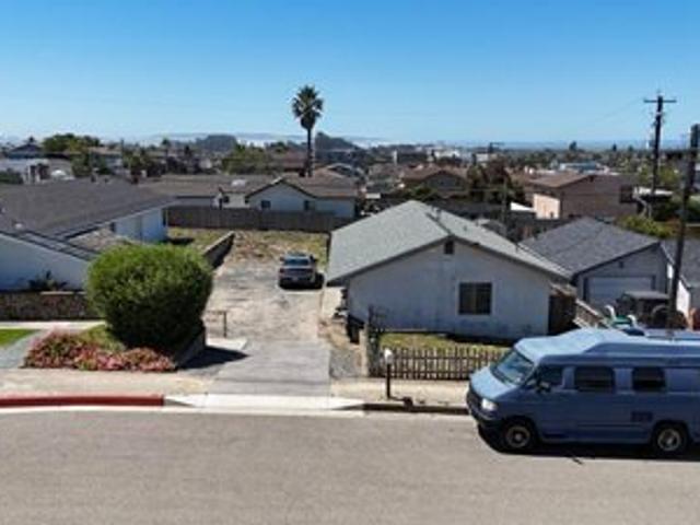 Newport Ave
