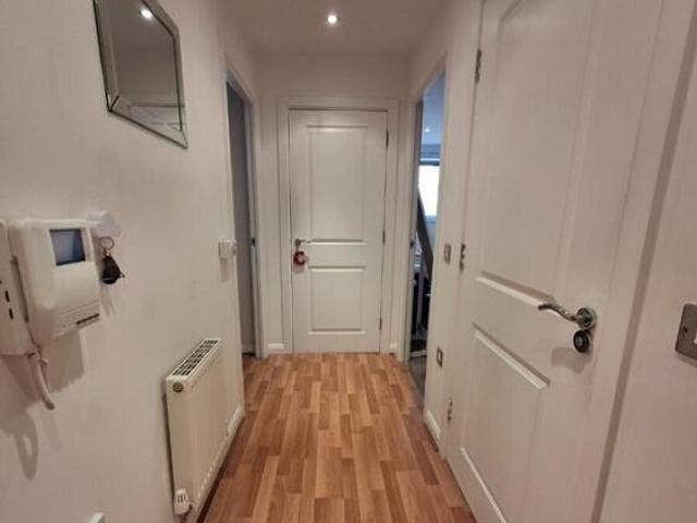 Newport Avenue, London, 1 Bedroom Flat