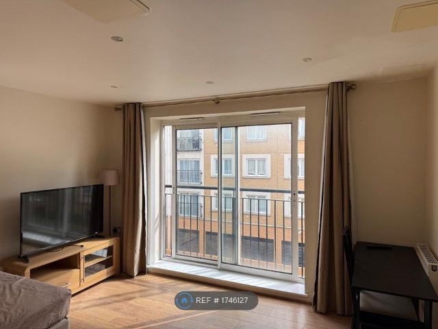 Newport Avenue, London E14, Room to rent, £1,250 pcm | PrimeLocation