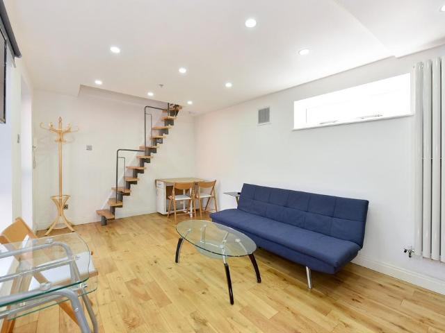 Newport Court, Soho, London, WC2H 2 bed flat to rent £2,708 pcm £625 pw