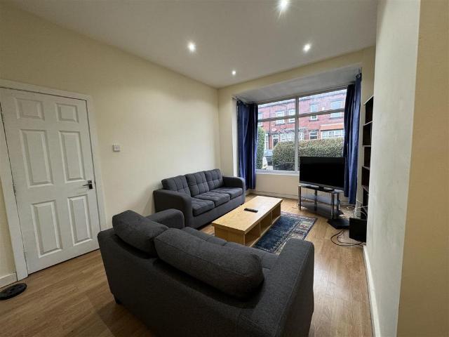 Newport Gardens, Burley, Leeds, LS6 3DA 5 bed terraced house to rent £2,513 pcm £580 pw