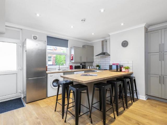 Newport Gardens, Leeds LS6 6 bed house to rent £3,510 pcm £810 pw