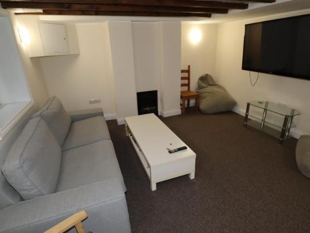 Newport, Lincoln, LN1