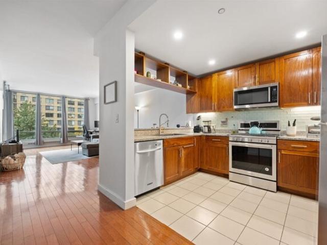 Newport Pkwy Apt,jersey City, Condo For Sale