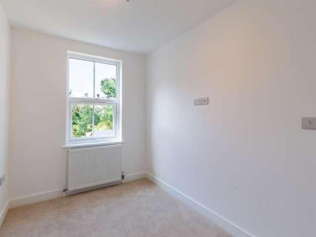 Newport Road, Cowes, PO31