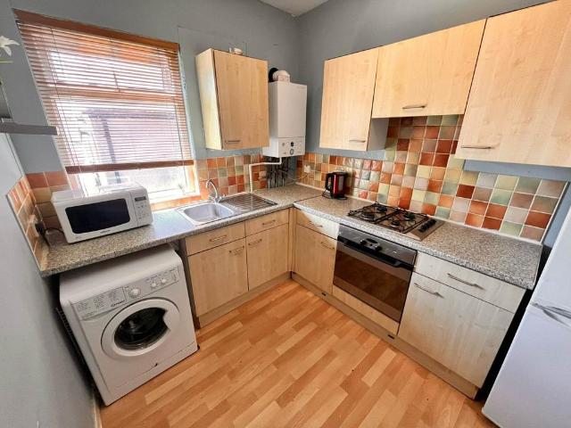 Newport Road, Cardiff 2 bed flat to rent £1,095 pcm £253 pw