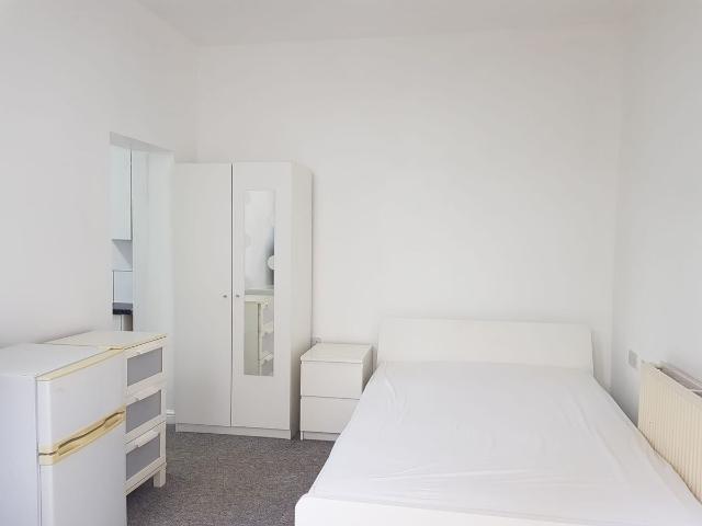 Newport Road, Cardiff CF24, Studio to rent, £800 pcm | PrimeLocation