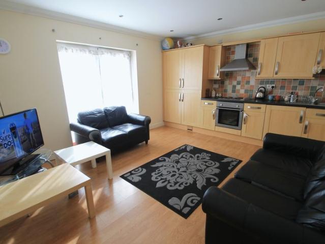 Newport Road, Cardiff CF24, 2 bed flat to rent, £1,050 pcm | PrimeLocation