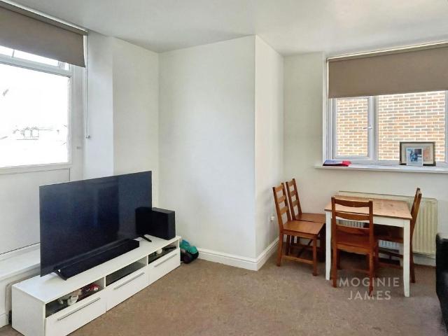 Newport Road, Cardiff, CF24 2 bed flat to rent £1,170 pcm £270 pw
