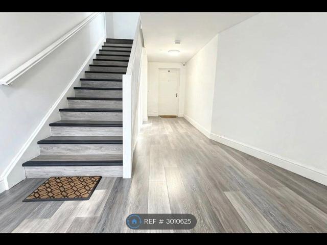 Newport Road, Cardiff CF3, 2 bed flat to rent, £1,100 pcm | PrimeLocation