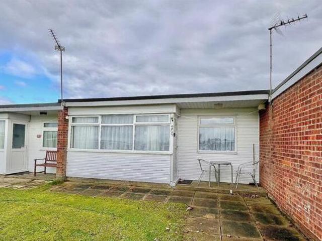 Newport Road, Hemsby, 2 Bedroom Chalet