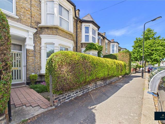 Newport Road, London E10, 2 bed flat to rent, £2,395 pcm | PrimeLocation