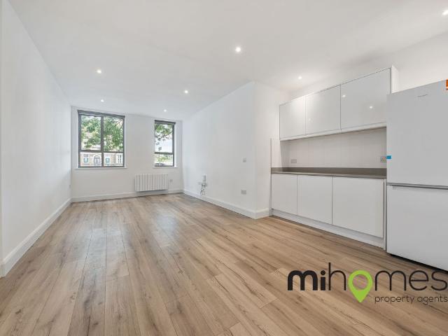 Newport Road, Link House Newport Road UB4, 2 bed flat to rent, £1,595 pcm | PrimeLocation