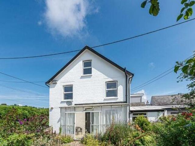 Newport Road, Niton, 3 Bedroom Semi detached