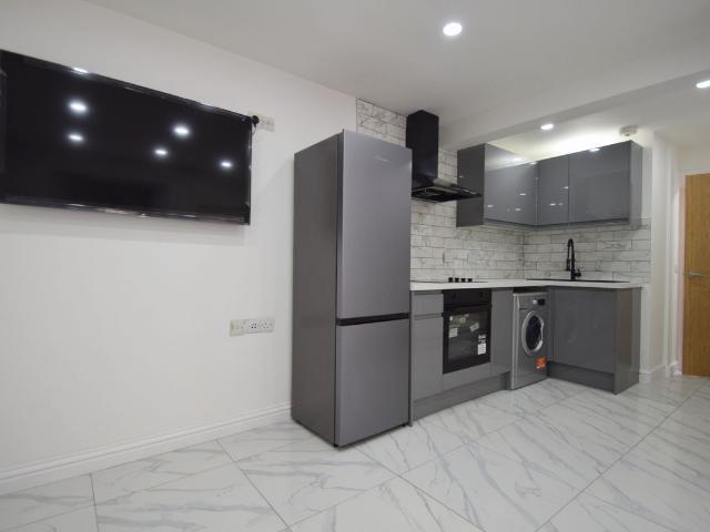 Newport Road, Roath CF24, 1 bed flat to rent, £995 pcm | PrimeLocation
