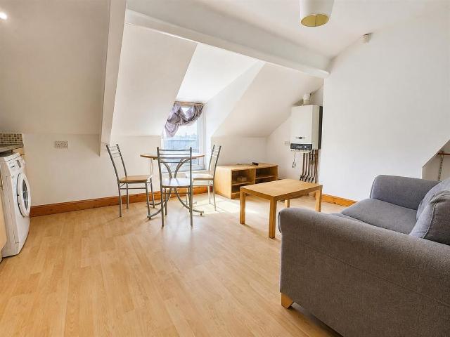 Newport Road, Roath CF24, 2 bed flat to rent, £1,100 pcm | PrimeLocation