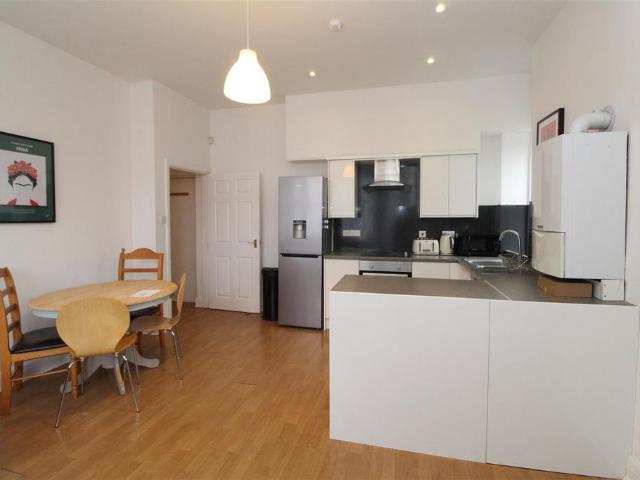 Newport Road, Roath CF24 2 bed flat to rent £1,150 pcm £265 pw