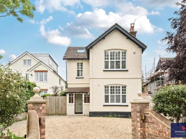 Newport Road, Wavendon, Milton. 3 bed detached house to rent £2,250 pcm £519 pw