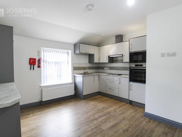 Newport Street, Bolton BL1, 1 bed flat to rent, £800 pcm | PrimeLocation