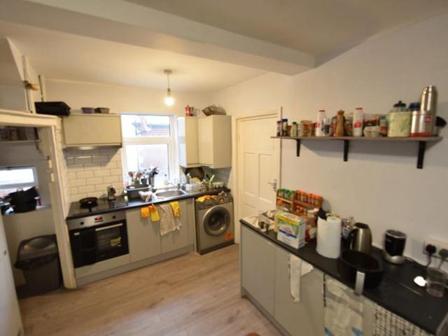 Newport View 4 bed house to rent £1,733 pcm £400 pw