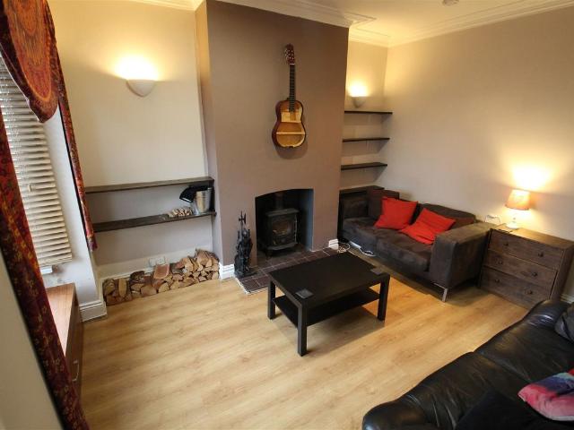 Newport View, Burley, Leeds, Yorkshire LS6, 4 bed terraced house to rent, £2,253 pcm | PrimeLocation