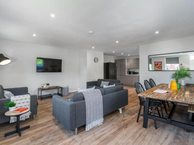 Newport View, Leeds LS6 7 bed house to rent £4,247 pcm £980 pw