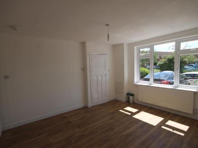 NEWPORT £1,100 pcm