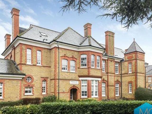 Newsholme Drive, London, 2 Bedroom Apartment