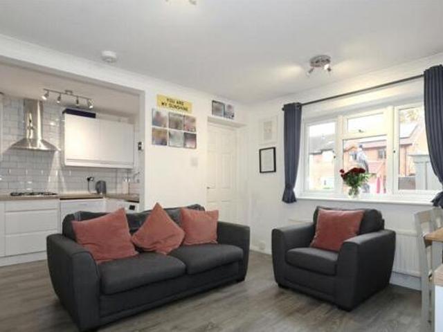 Newsham Road, Woking, 3 Bedroom Terraced