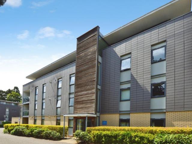 Newsom Place, St Albans, AL1 2 bed penthouse to rent £2,250 pcm £519 pw