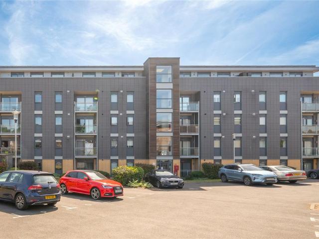 Newsom Place, St. Peters Road, St. 2 bed flat to rent £1,800 pcm £415 pw