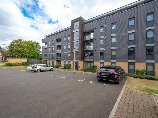 Newsom Place, St. Peters Road, St. 2 bed flat to rent £1,800 pcm £415 pw
