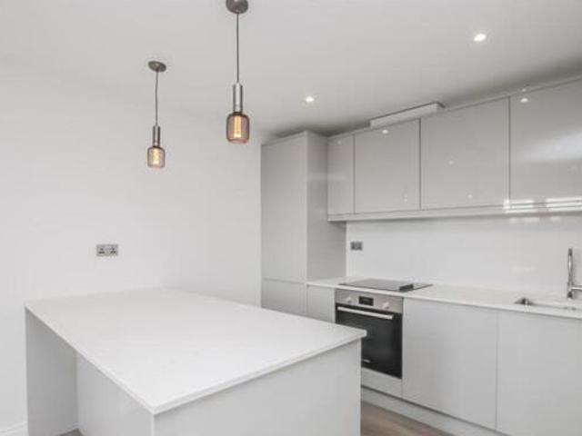 Newstead Court, Brent Street, 2 Bedroom Town
