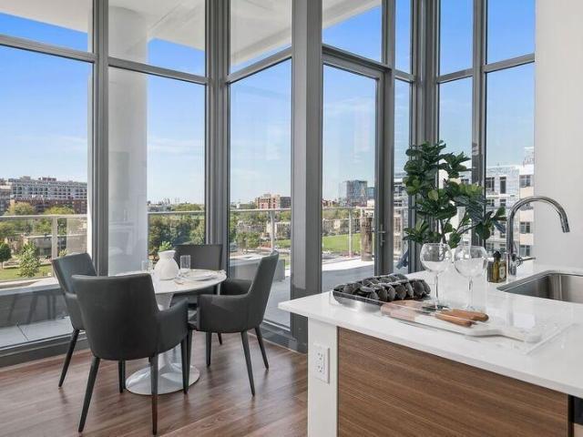 Next Apartments Studio Apartment for Rent at 347 W Chestnut St, Chicago, IL 60610 Near North Side