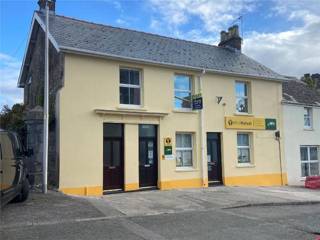 Nfu Flat, East Back, Pembroke, Pembrokeshire SA71, 3 bed flat to rent, £750 pcm | PrimeLocation