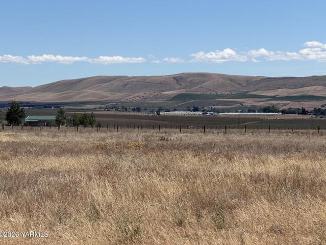 Nka Mieras Rd, Yakima, WA 98901