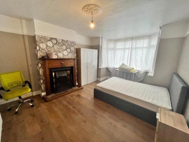 Ninth Avenue 3 bed house share to rent £2,100 pcm £485 pw