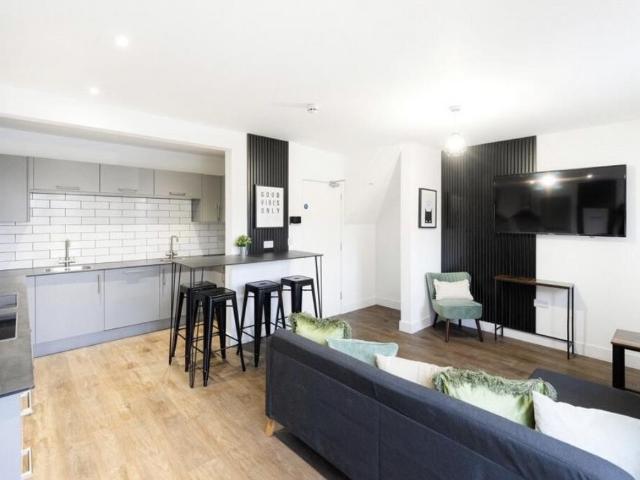 Ninth Avenue B 3 bed semi detached house to rent £2,162 pcm £499 pw