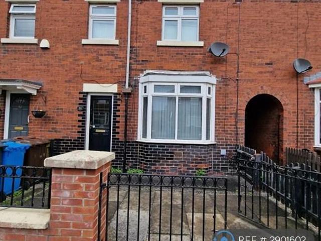 Ninth Avenue, Oldham, OL8 2 bed semi detached house to rent £1,075 pcm £248 pw