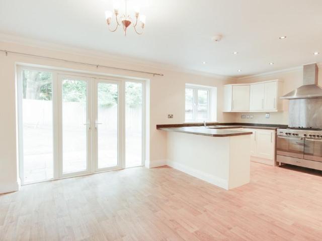 Nine Mile Ride, Wokingham 4 bed detached house to rent £2,700 pcm £623 pw