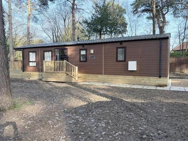 Nine Mile Ride, Finchampstead, Wokingham RG40, 2 bed property to rent, £1,650 pcm | PrimeLocation