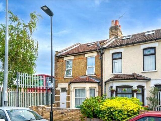 Nine Acres Close, London, 4 Bedroom End