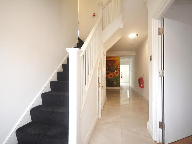 Nine Bedroom End Terrace House to rent