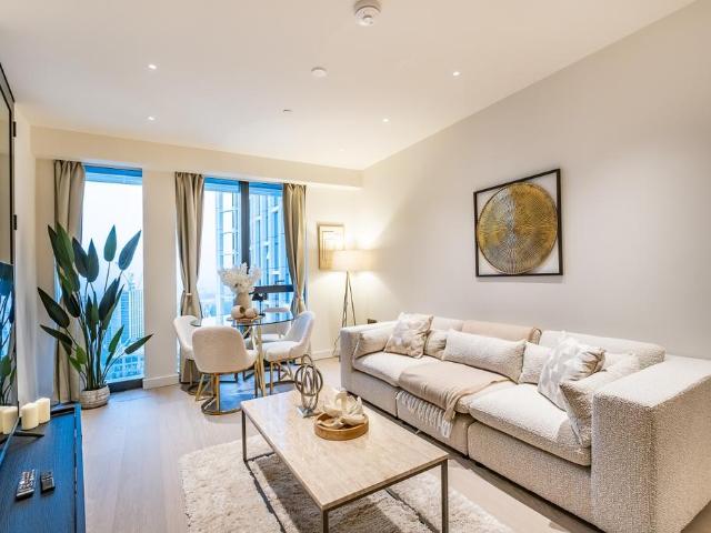 Nine Elms Lane London SW8 1 bed apartment to rent £4,500 pcm £1,038 pw
