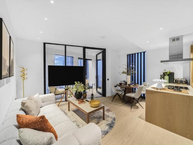 Nine Elms Lane London SW8 2 bed flat to rent £6,510 pcm £1,502 pw