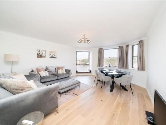 Nine Elms Lane, London SW8 3 bed flat to rent £4,200 pcm £969 pw