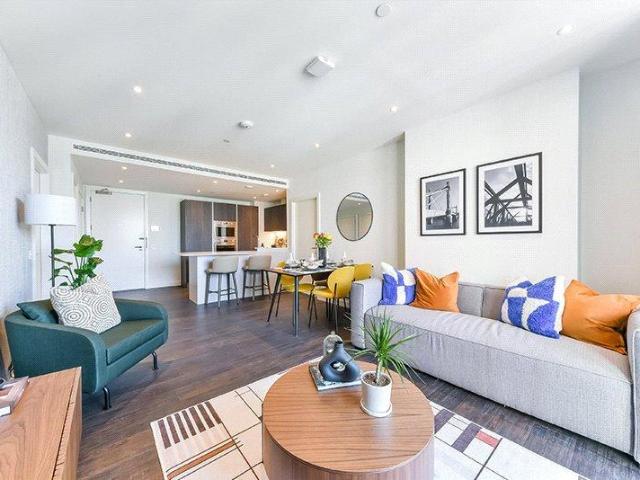 Nine Elms Lane, London, SW11 2 bed apartment to rent £4,070 pcm £939 pw